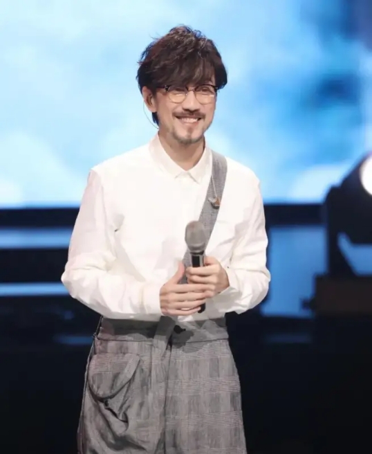 The entertainment circle really changed! The flow singer served as a ...