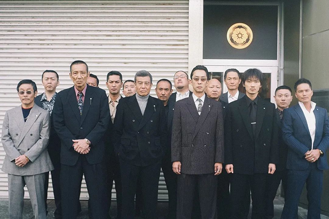 What are the artistic characteristics of Japanese gangster movies in ...
