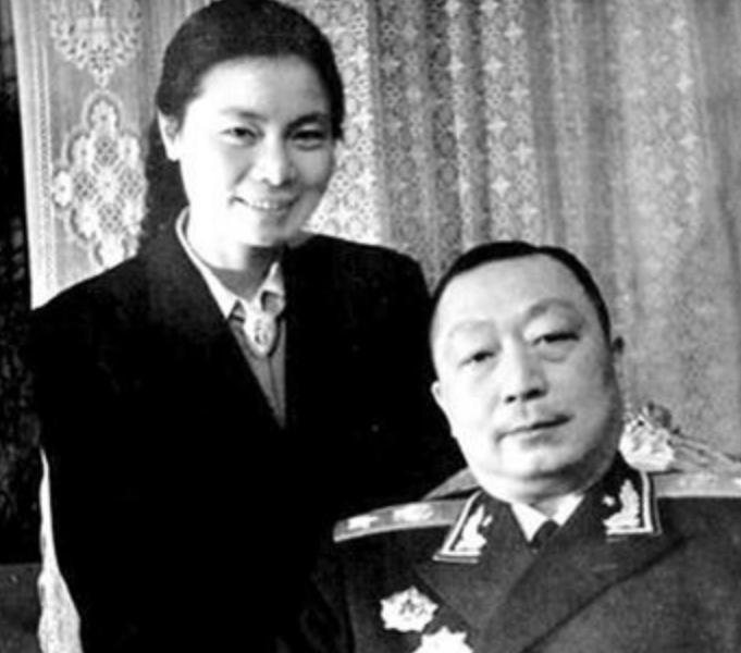 She is the world's first female lieutenant general, her husband is an ...