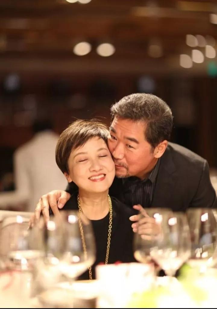 Zhang Guoli abandoned Luo Xiuchun and Deng Jie and went so far ...