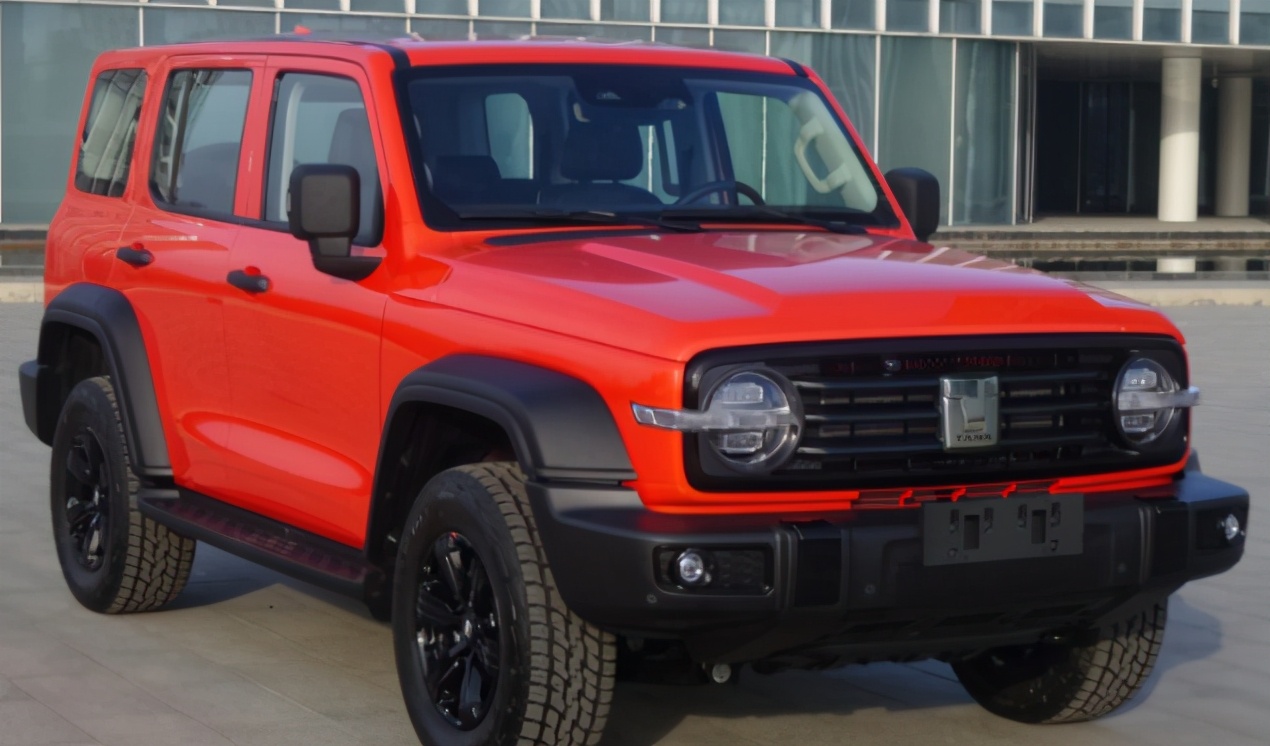 "New standard" tank 300 lined up off the assembly line, "Muscle Loli ...