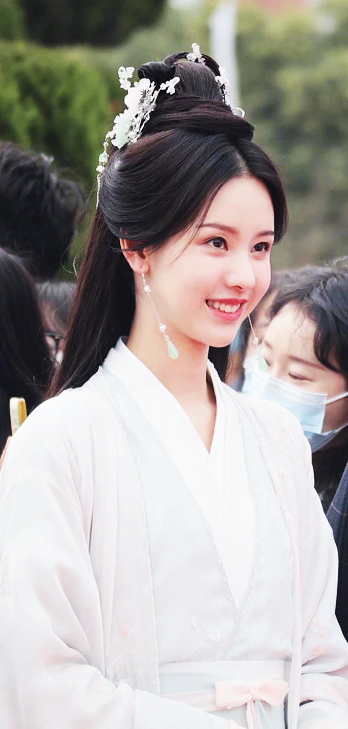 Chen Duling's new drama looks like a fairy in ancient costumes, and he ...