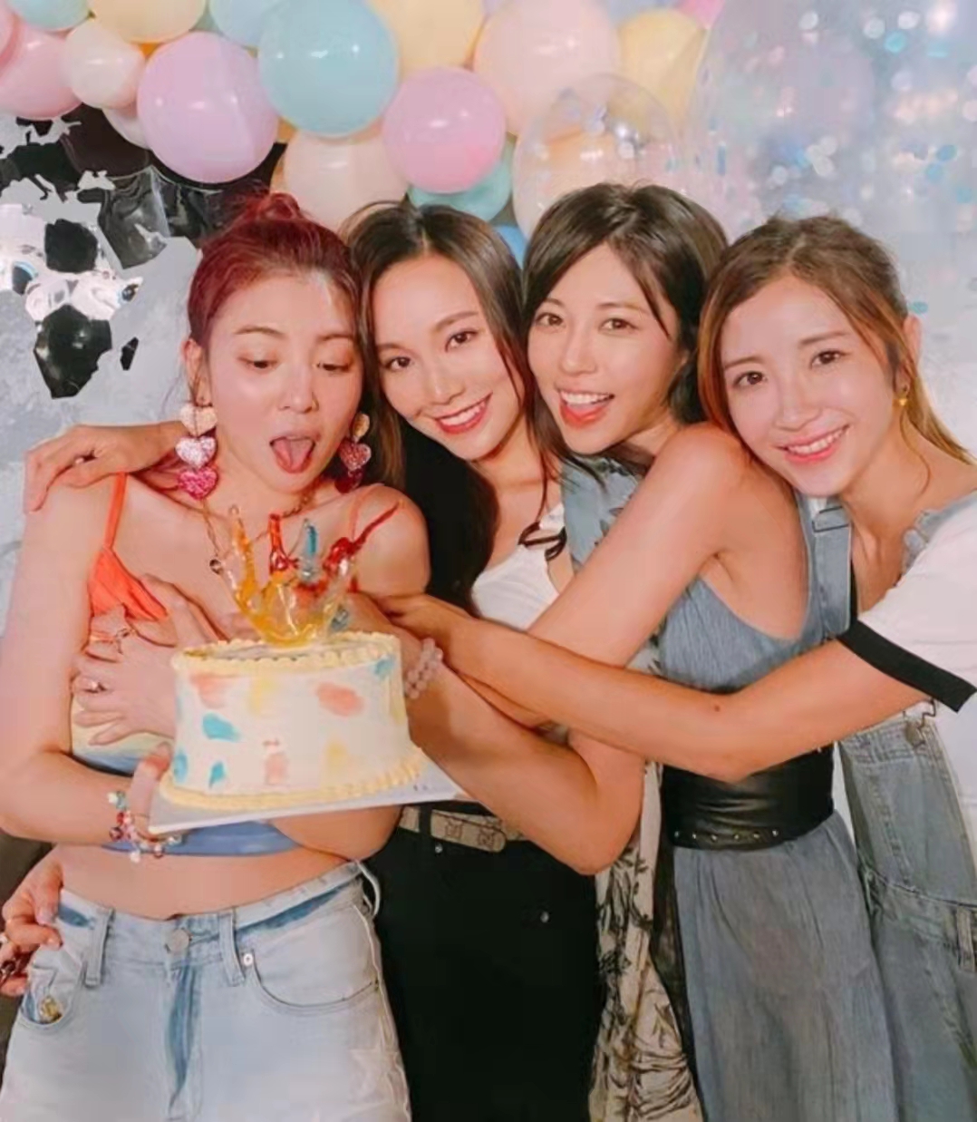 dissatisfied!TVB beauty host Li Yingyi showed a man's hand on her chest ...