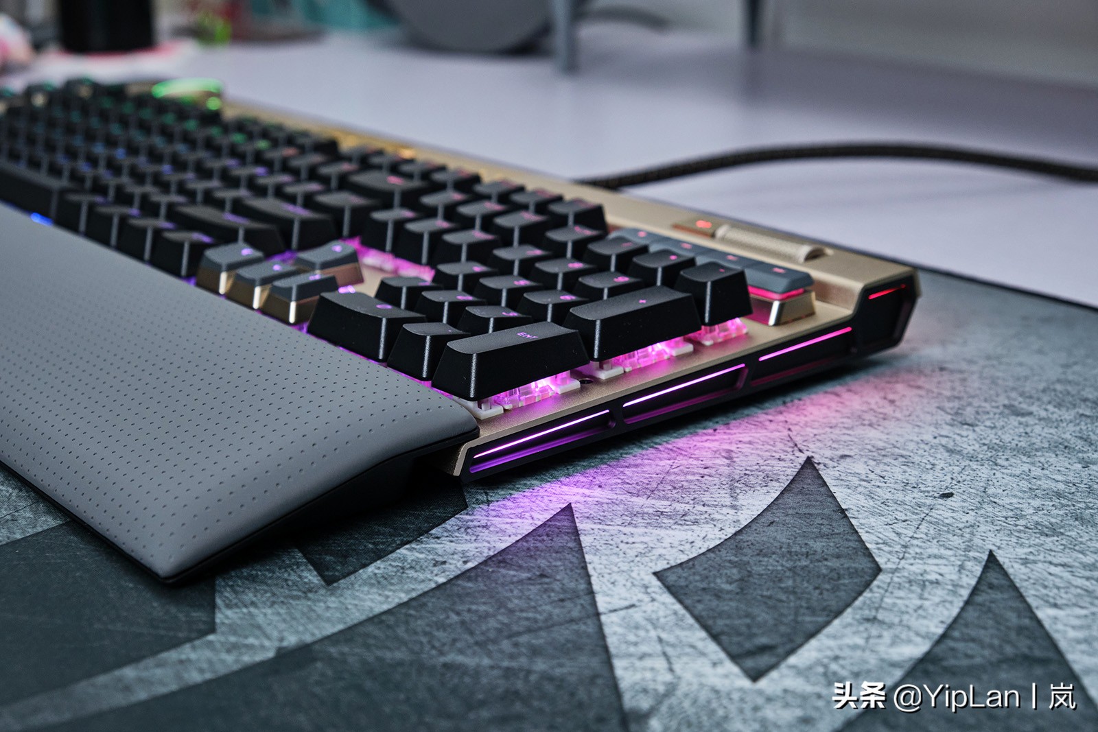 The golden legend comes to the world, CORSAIR K100 RGB Bright Gold ...