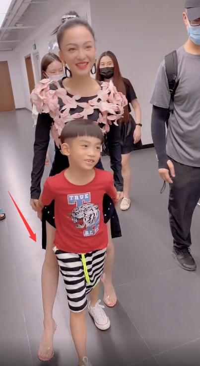 Angela Chang slims down to a new height!The waist circumference is ...