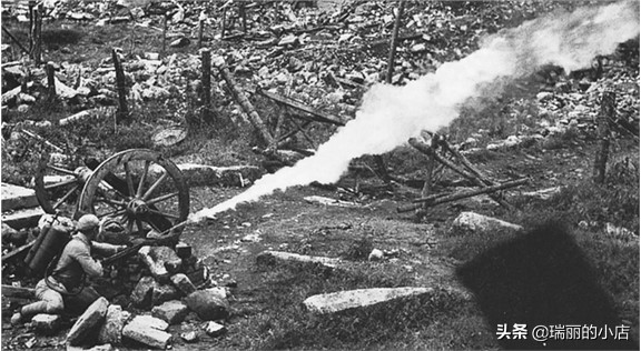 4 kneeling Japanese bandits in the National War Cemetery - iMedia