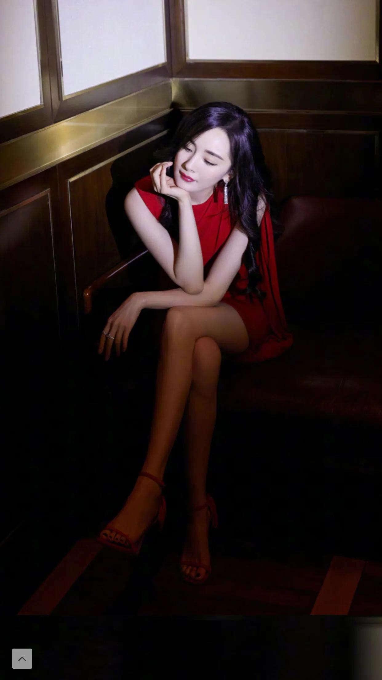 Yang Mi's red dress and high heels, what do you think is the beauty of ...