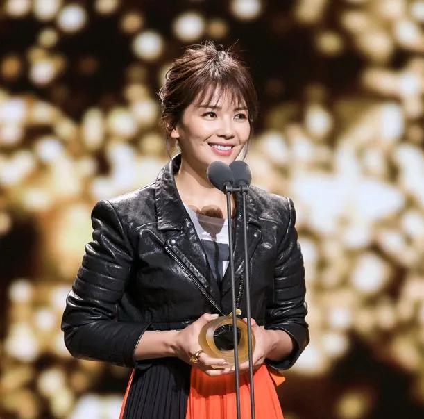 "Good Wife" Liu Tao's Red and Black - iNEWS