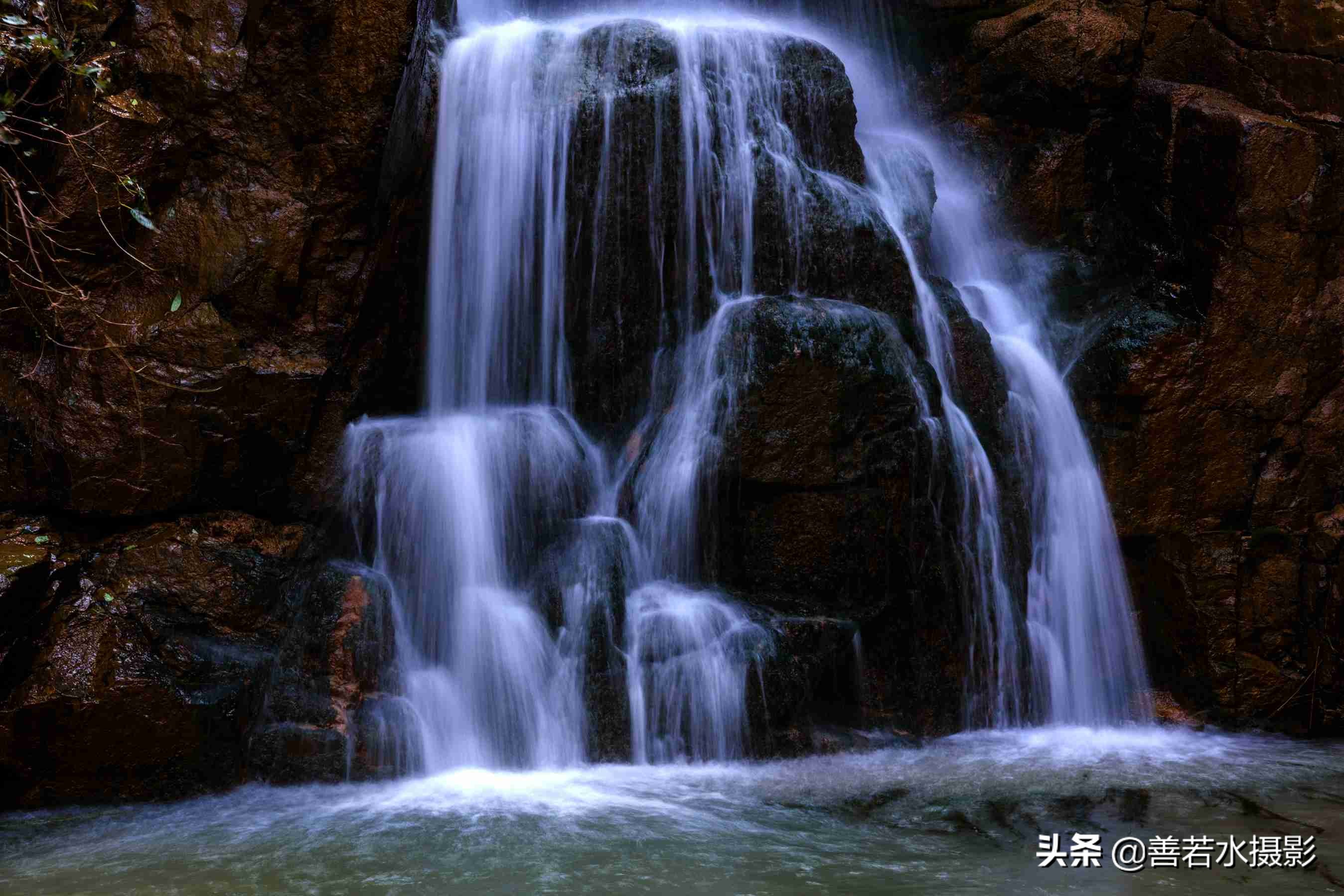 Five acres of poetic waterfall in Longxiang - iNEWS