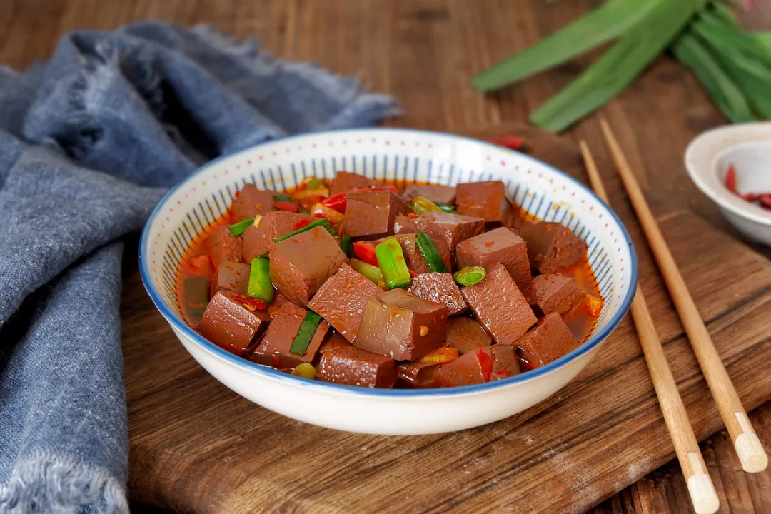 Hard duck blood VS soft duck blood, which is the real duck blood? - iNEWS