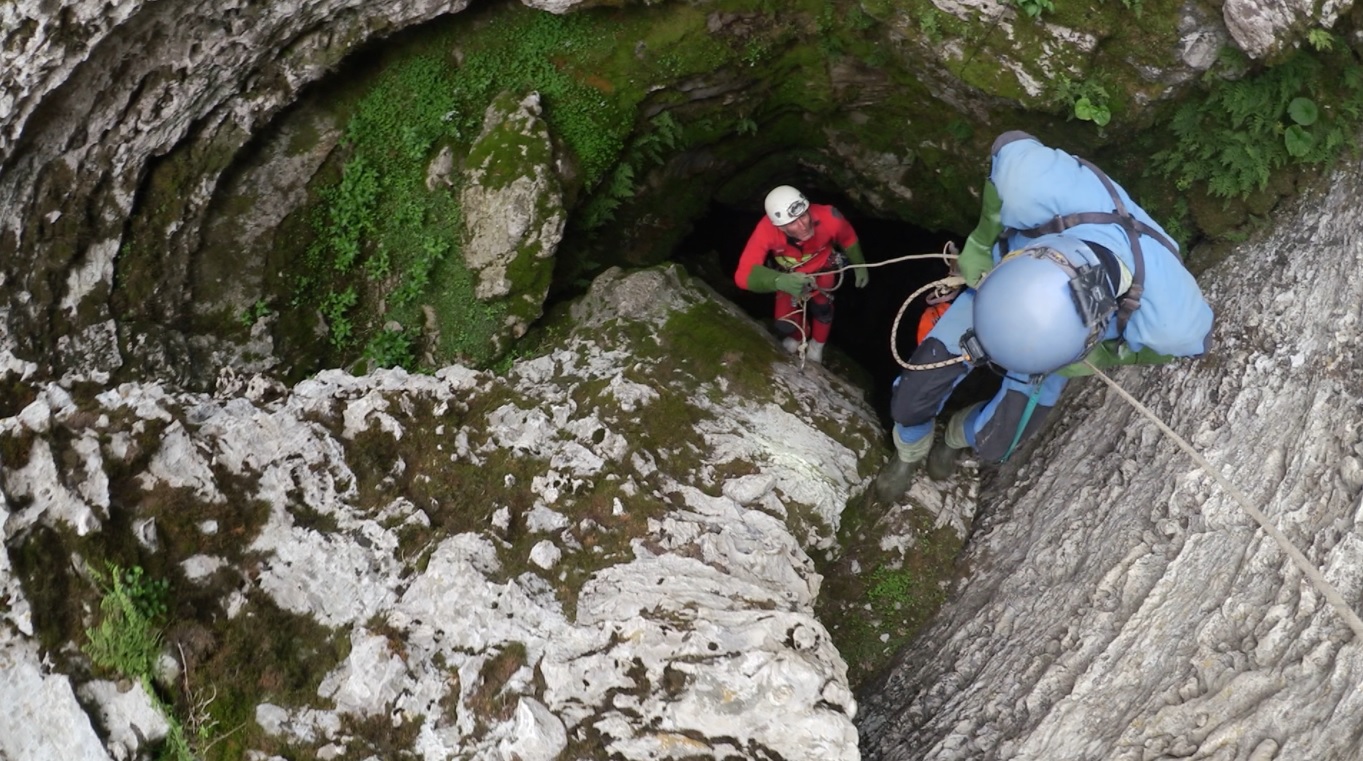 More than 2,000 meters deep underground, this is the deepest hole in ...