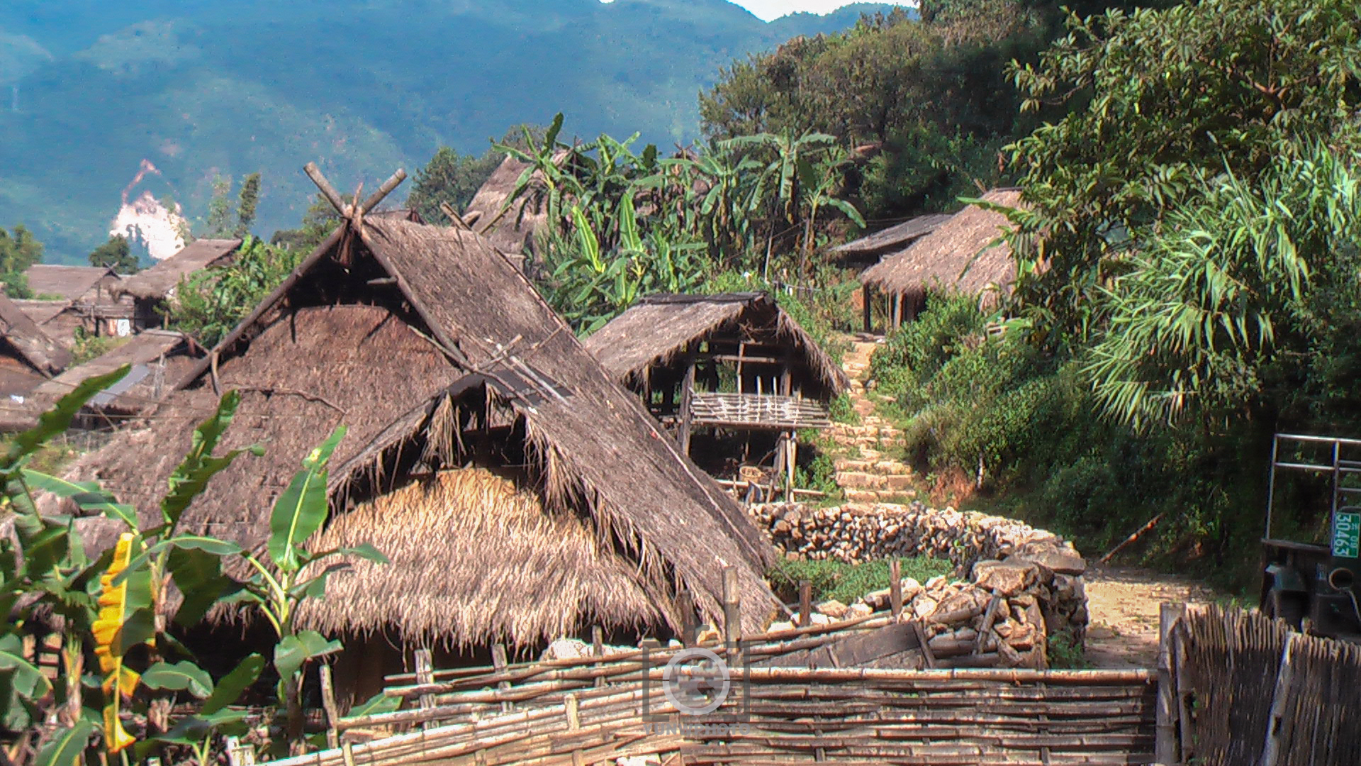 The last primitive tribe in China, the image before the fire in ...