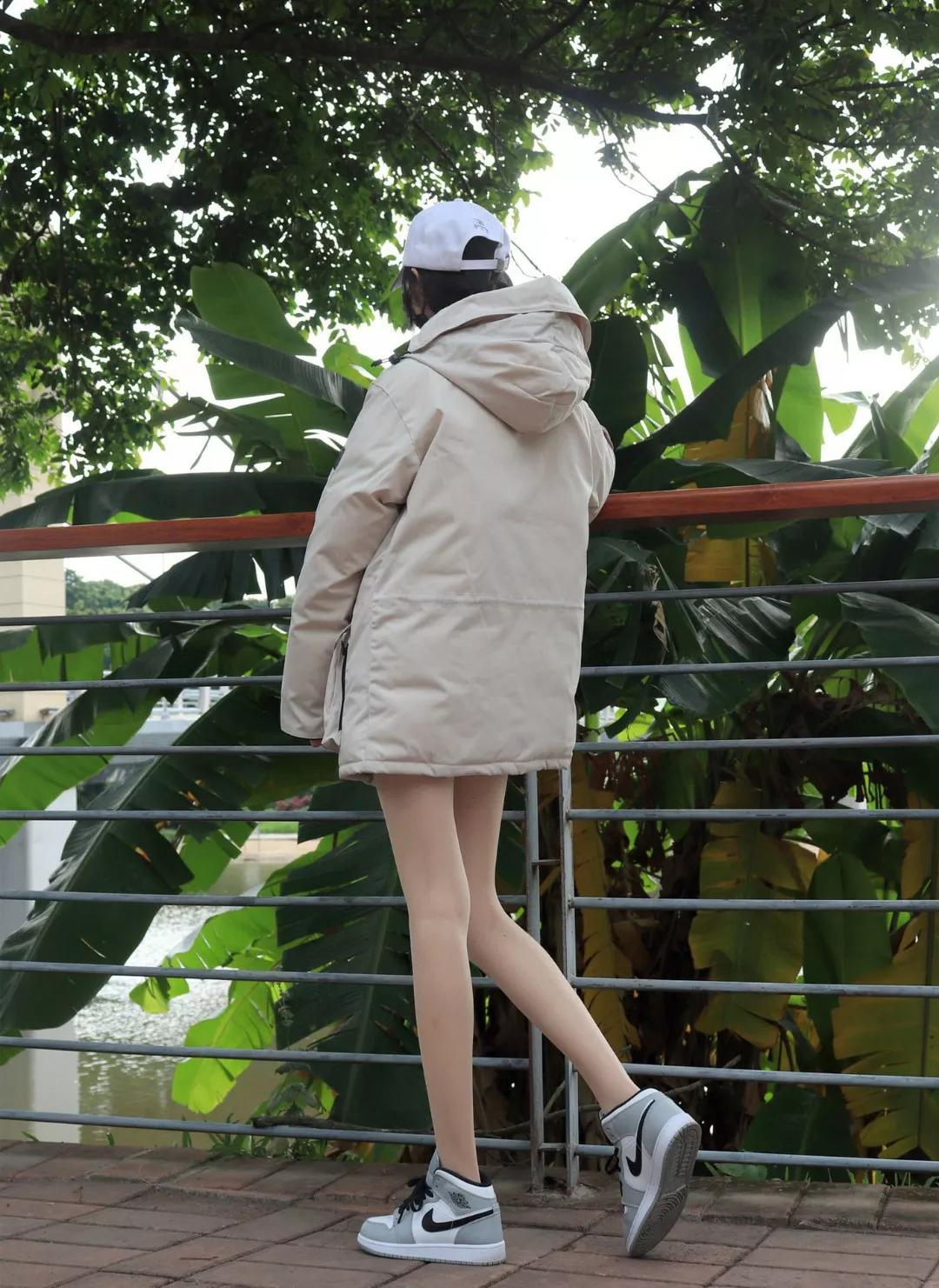 How to wear a long down jacket for the winter of 2021 to show longer ...