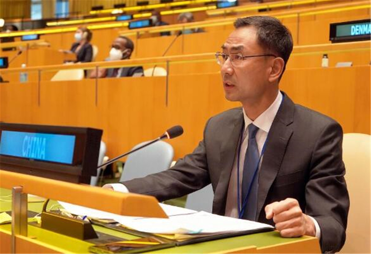 The Chinese ambassador rarely gets angry. In front of the whole world ...