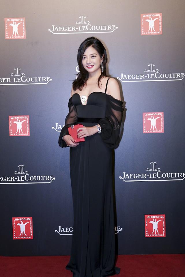 Zhao Wei has a decent life and is rich in gold, with a high-end dress ...