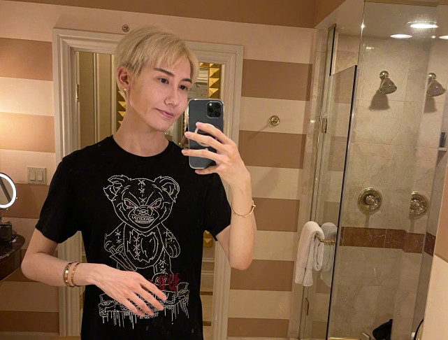 Internet celebrity Liu Zichen rarely shares unretouched photos, the real face is exposed, not ...