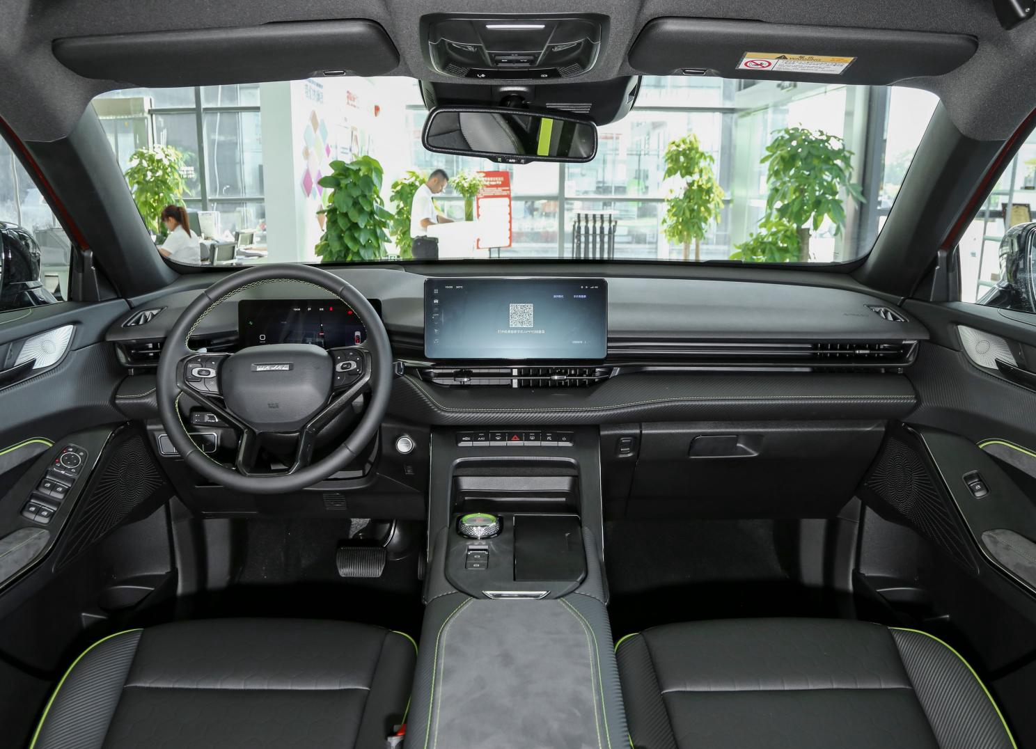 The new coupe SUV, Haval H6S arrives at the store for real shots!The ...