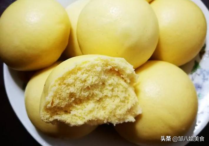 Eat more whole grains in summer. This cornmeal steamed buns are soft ...