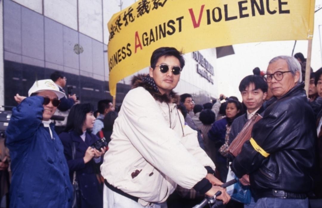 The Hong Kong entertainment industry in the 1990s: Carina Lau was tied ...