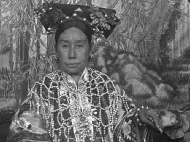 Cixi had to serve 100 dishes per meal, but only two bites per dish ...