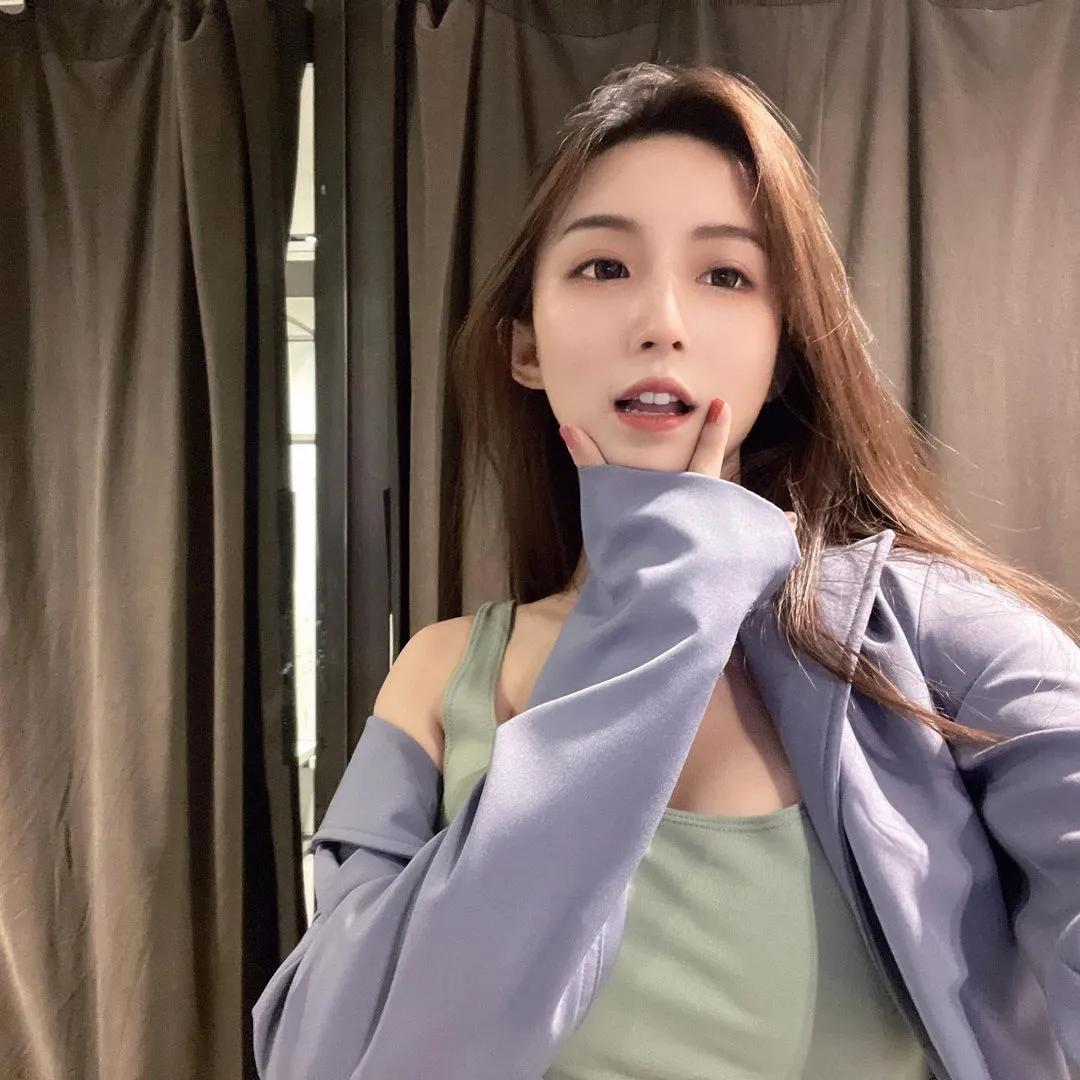 Ashley Cheung, the model, the skin is like fat, the face is like white ...