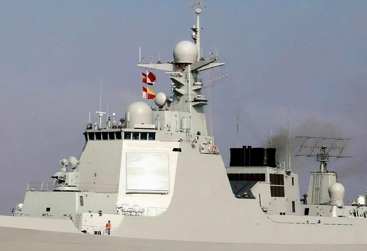 The Chinese Type 052DL destroyer is here, with a new type of fly swatter radar, with a ...