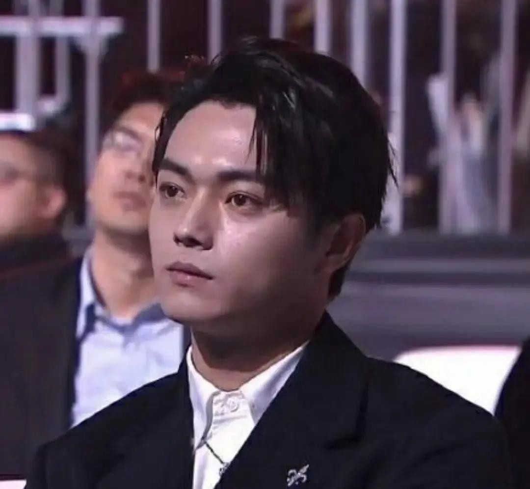 Xu Kai hits the face highly and Wei Bin, a good boy in the same class ...