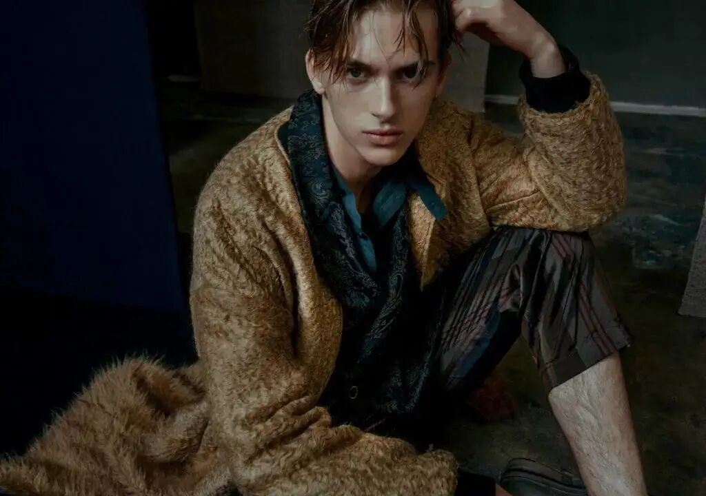188cm Polish male model with wide shoulders, narrow waist and long legs ...