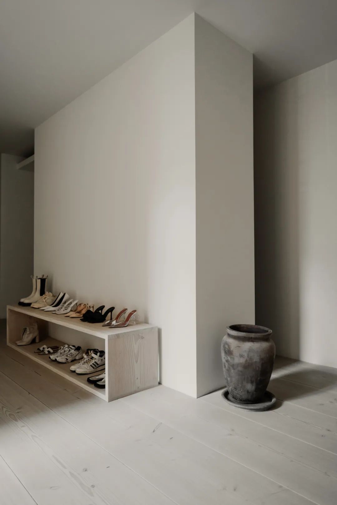 Mikey Estrada / Spiritual minimalism is true freedom - iNEWS