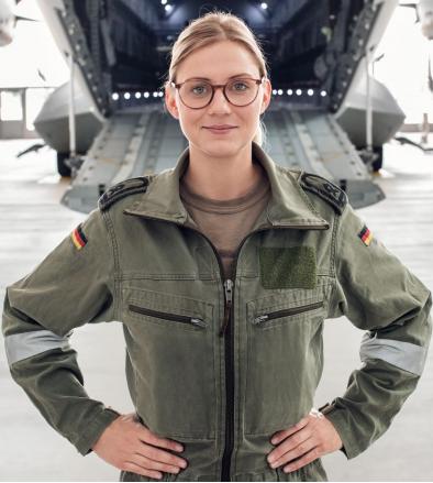 Multi-picture detailed description of the Bundeswehr Air Force uniform ...