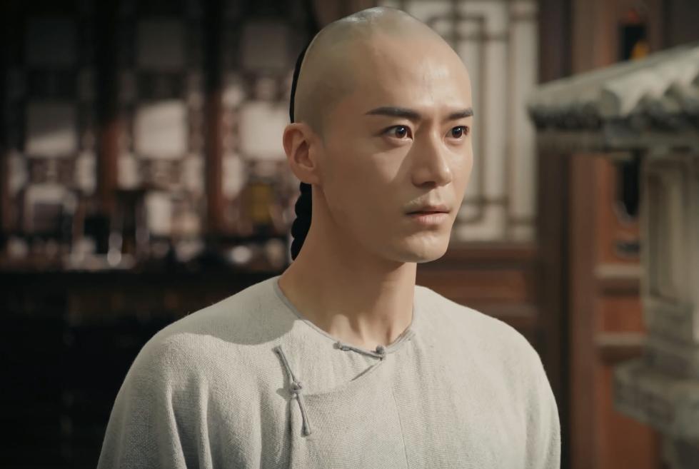 The little wooden figure of Wei Lianggong in "The Mistress of the House ...