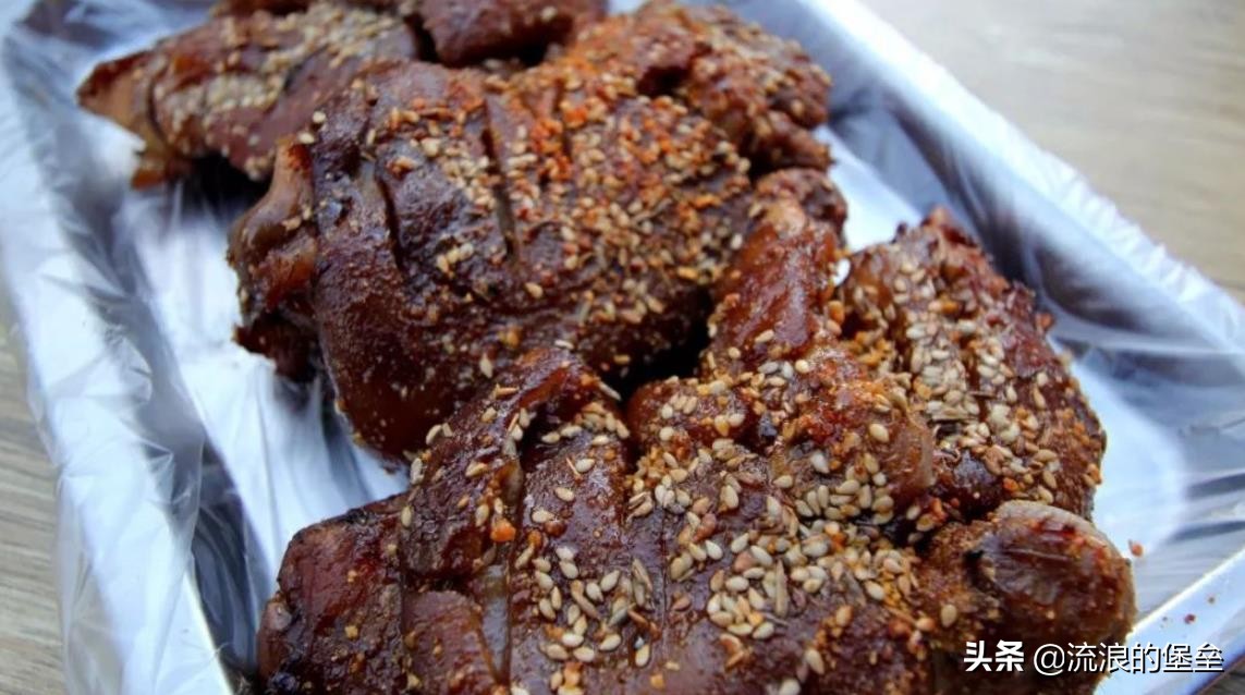 "Snack List" at the Northeast Night Market!Eat according to the list ...