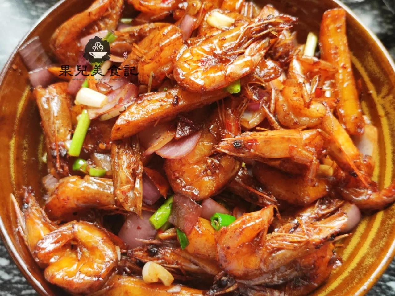 When making dry pot shrimp, master 2 points, the shrimp is spicy and ...