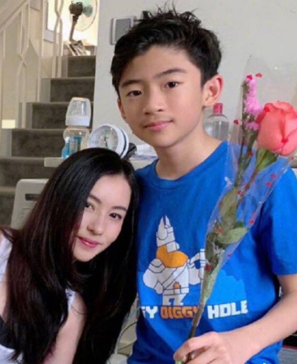 A recent photo of Cecilia Cheung's eldest son, his exploded skin is ...