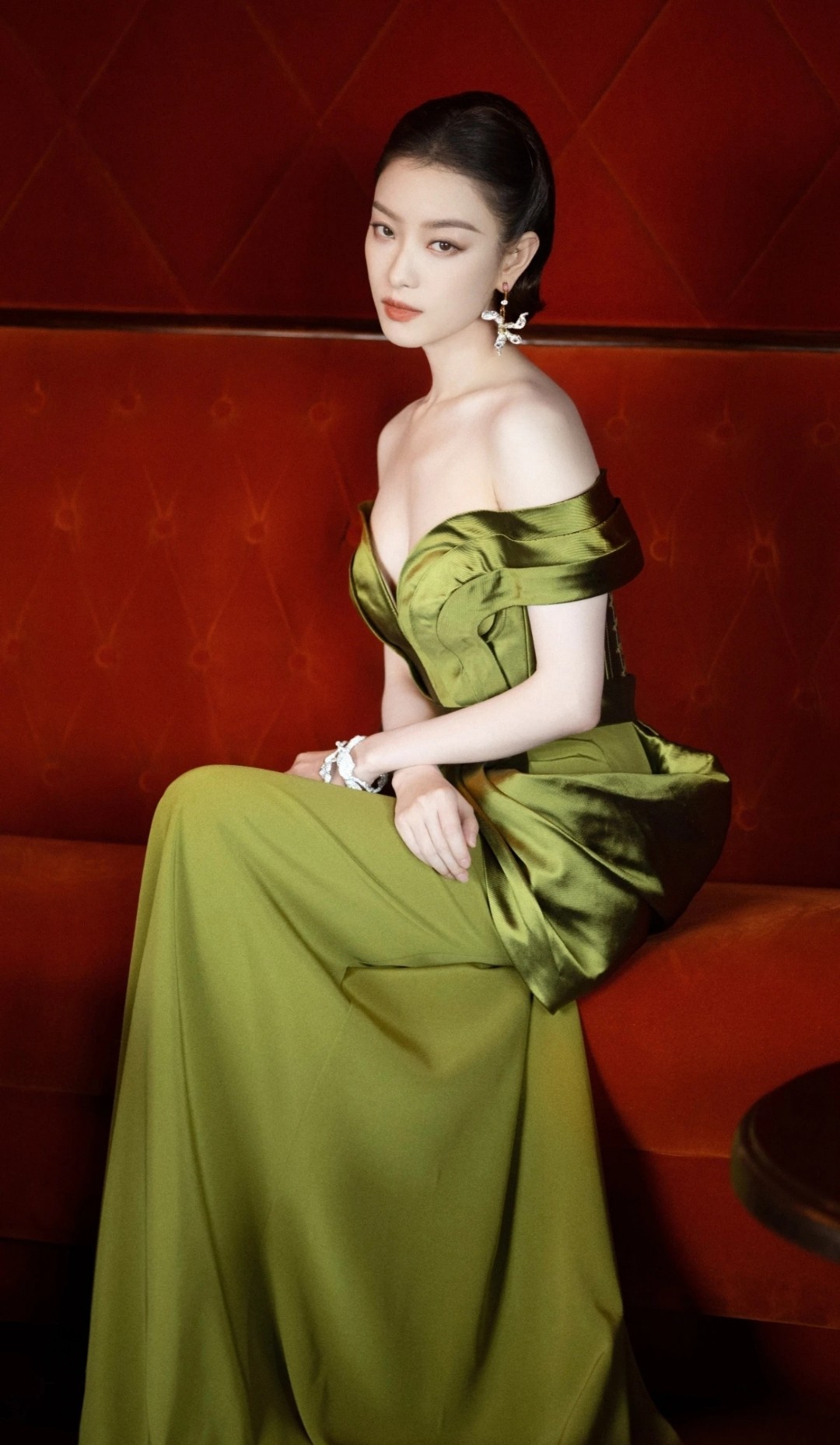 Beautiful photos of Ni Ni with unique temperament, glamorous and ...