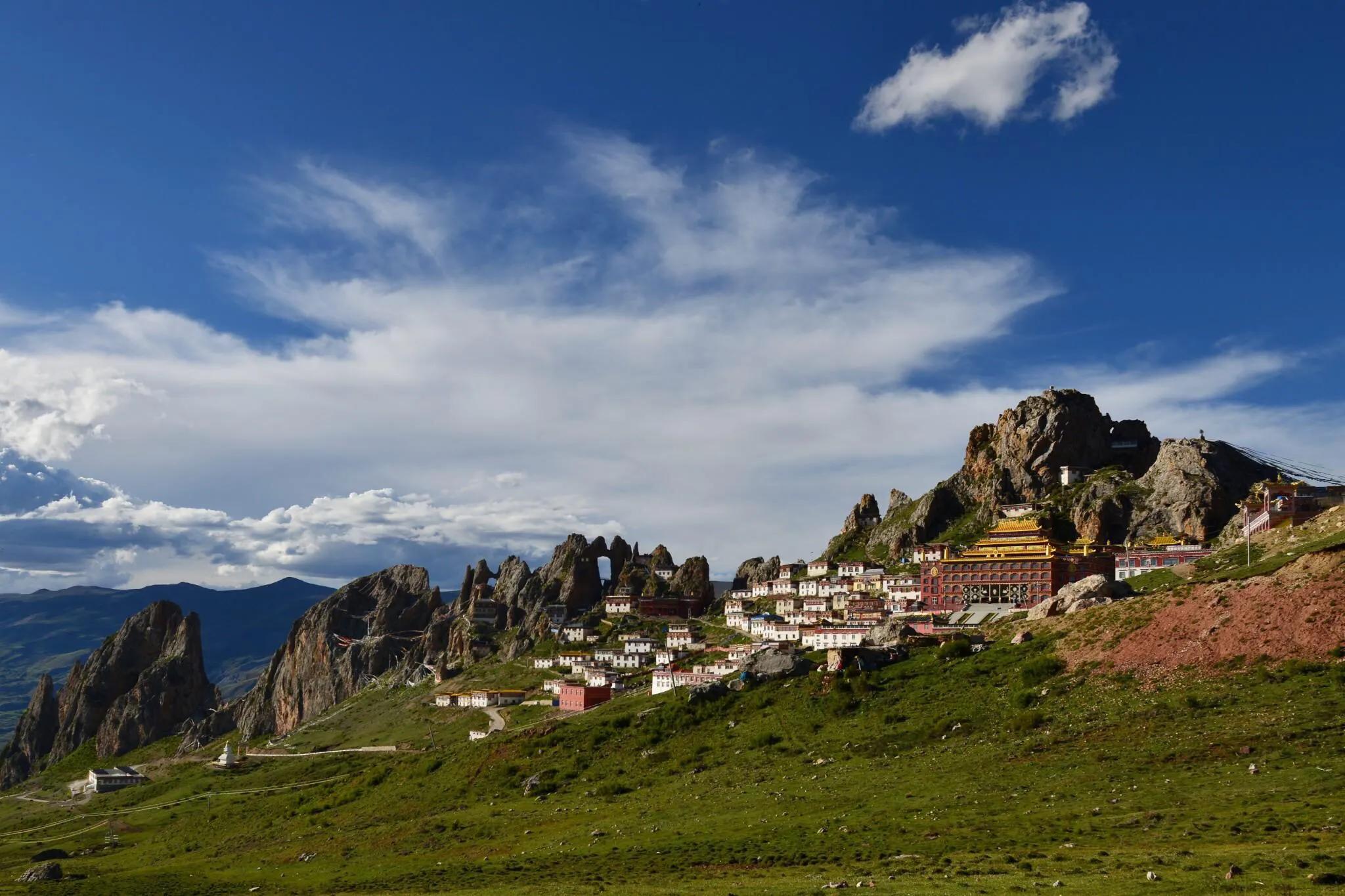 "Looking at Tibet with the Eyes of Traveling" Zizhu Temple - iNEWS