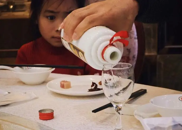 Moutai is given to small wine glasses, it's wrong to only use it for ...