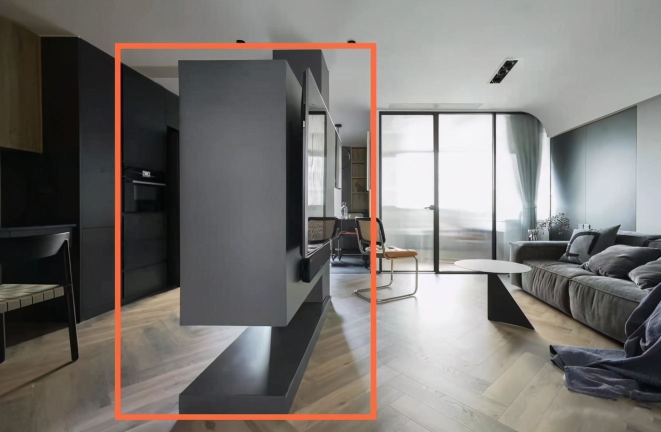 Bare load-bearing columns can decorate the space with a little design ...