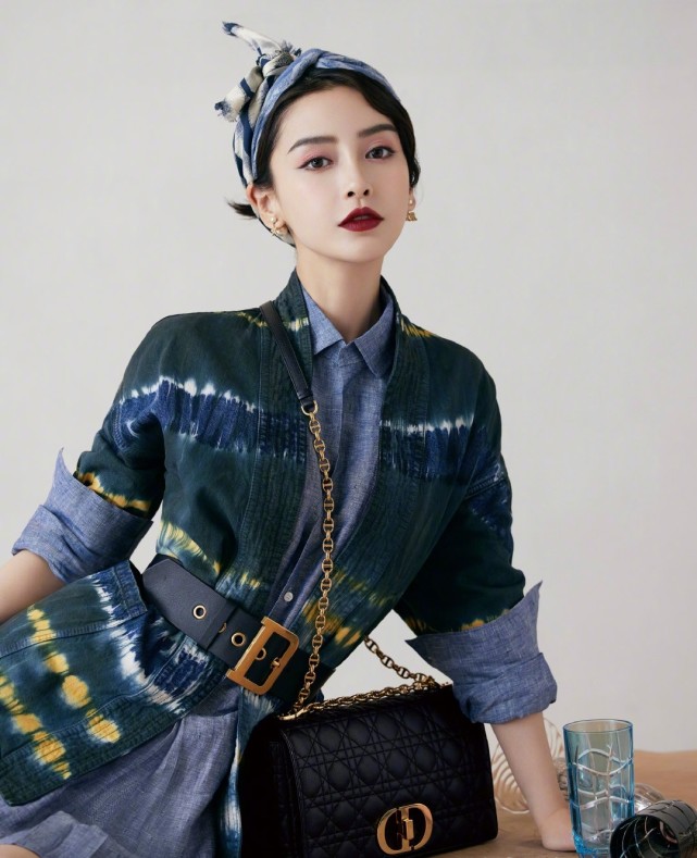Chen Yuan took Angelababy, bunked 2 sets of large pieces, elf modeling ...