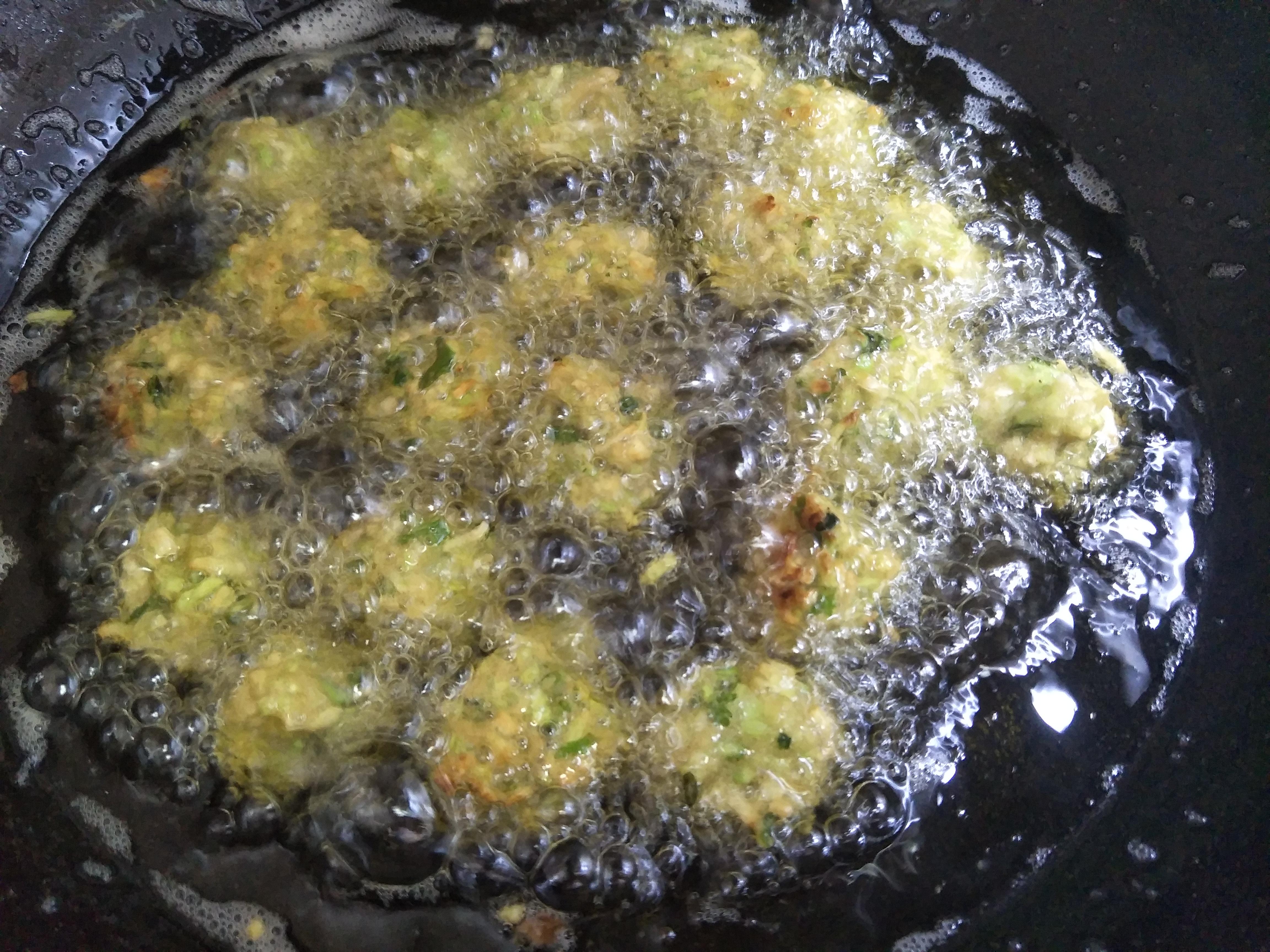 Eat radishes when it's cold in winter, deep-fried into crispy radish ...