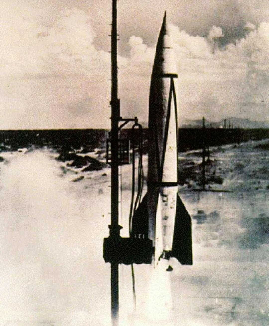 What is an artificial satellite? How was Sputnik invented? what is it ...