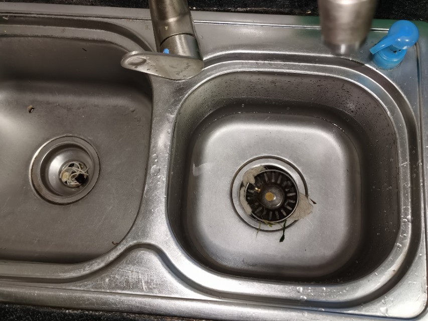 The sewer is blocked by oil, don't poke it with a stick, teach you the ...