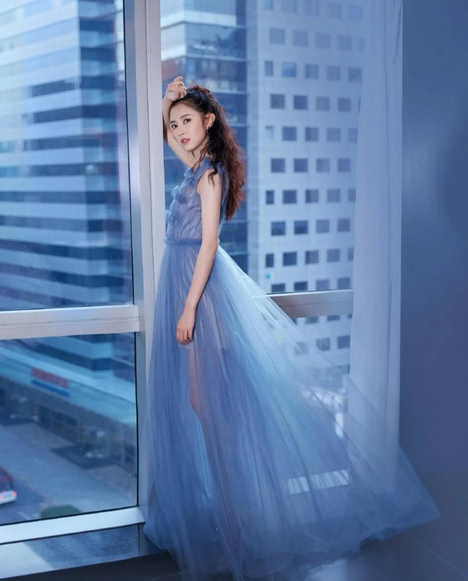 Chen Yuqi blue tulle long skirt - iNEWS