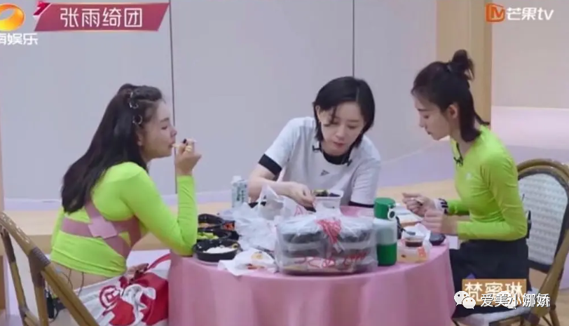 During the Spring Festival Gala, Zhang Yuqi, who was riding the wind ...