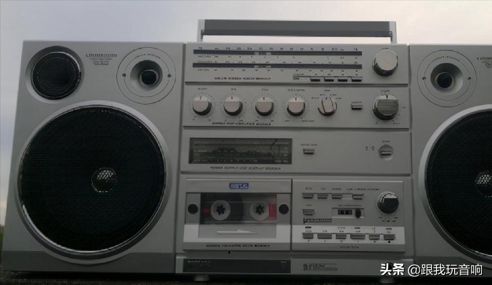 In the 1980s, Philips launched the D8614 three-piece stereo audio radio ...