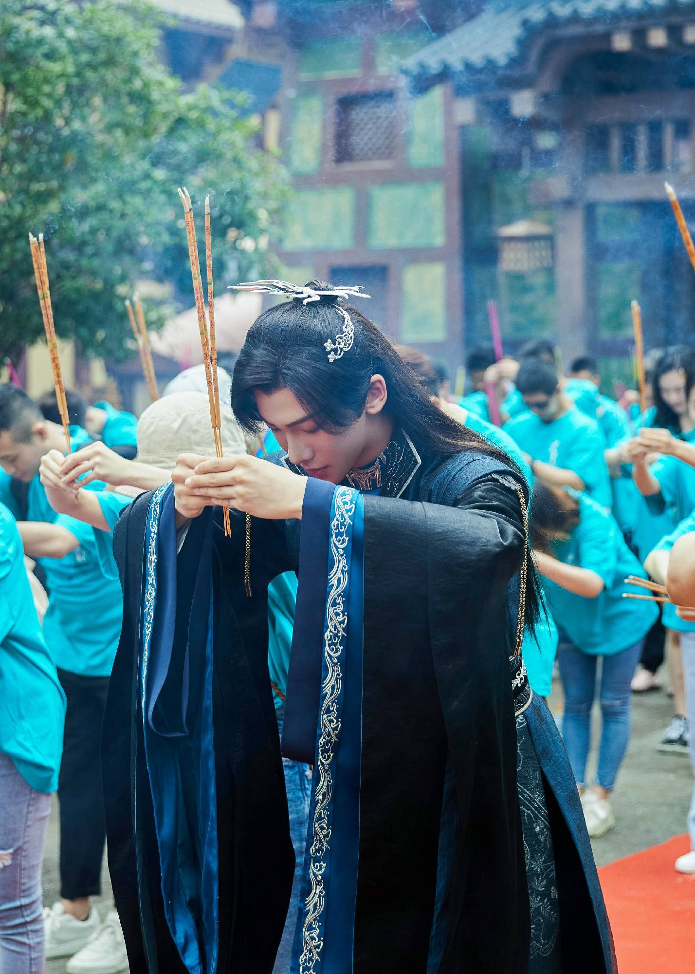 Ding Zeren starred in the new drama "Hua Qing Ge" boot costume debut ...
