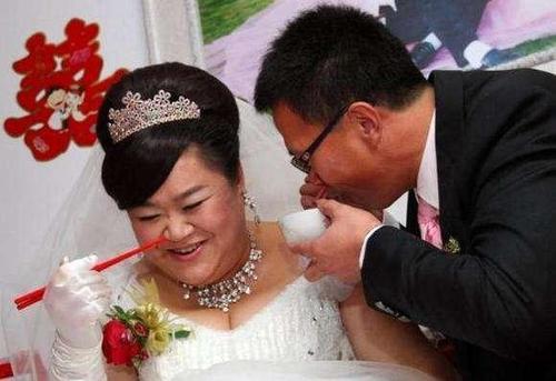 Sports hero Tang Gonghong: 182.5 kg shocked the sky, bleeding after ...