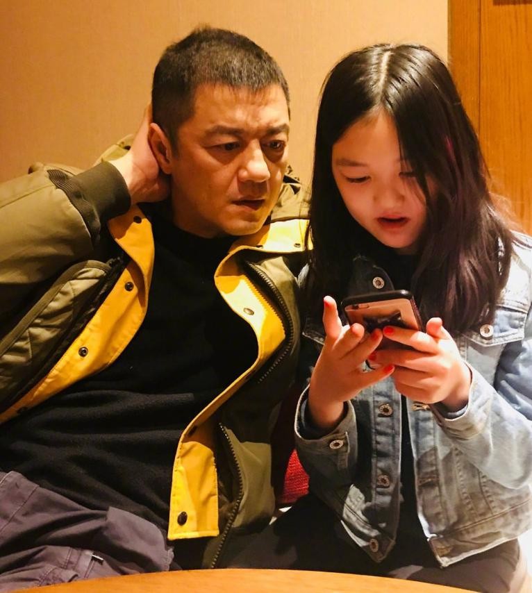 Divided again?Li Yapeng celebrates his 50th birthday, but the beauty ...