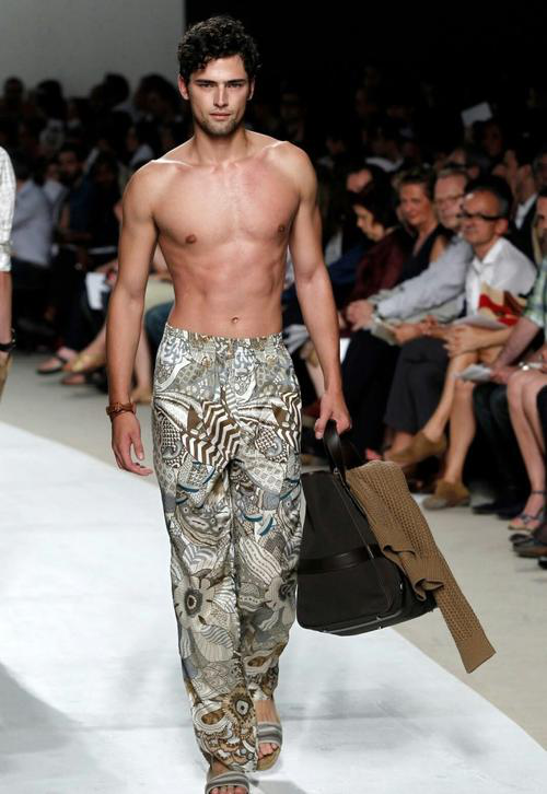 One of the super male models, charming features, well-proportioned ...