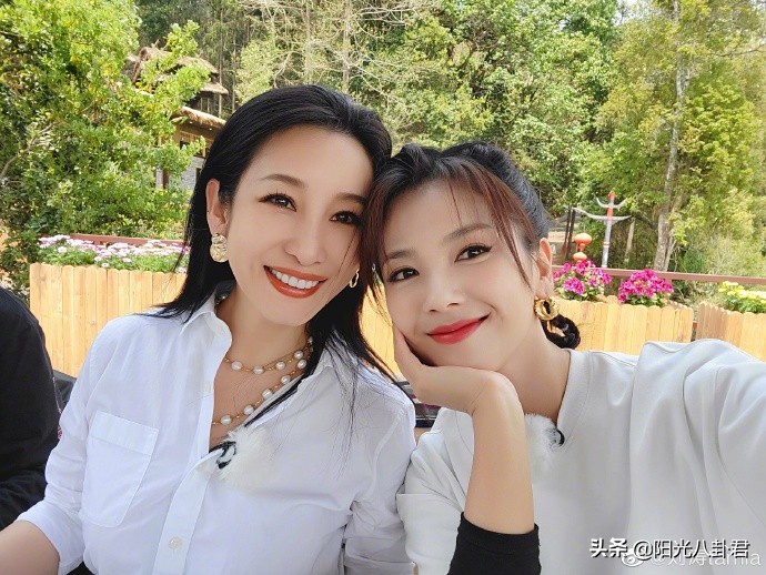 "Wife 5" exclusive group photo, 42-year-old Liu Tao and Qin Hailu, look ...